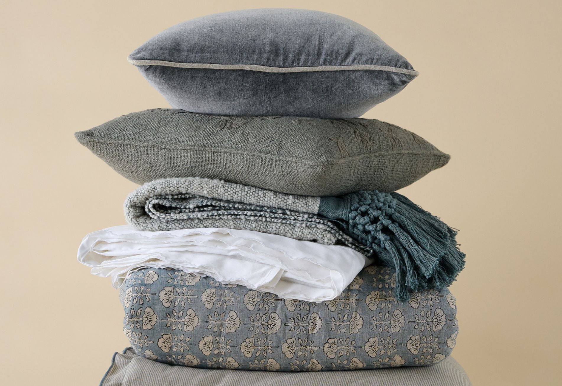 Blue Bedding – Magnolia