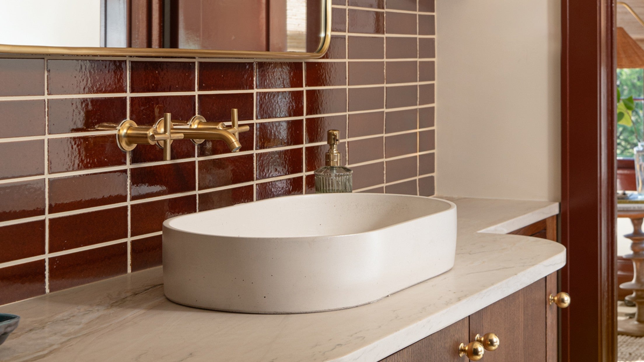 Mini Reni: Classic Bath and Sunroom – Magnolia