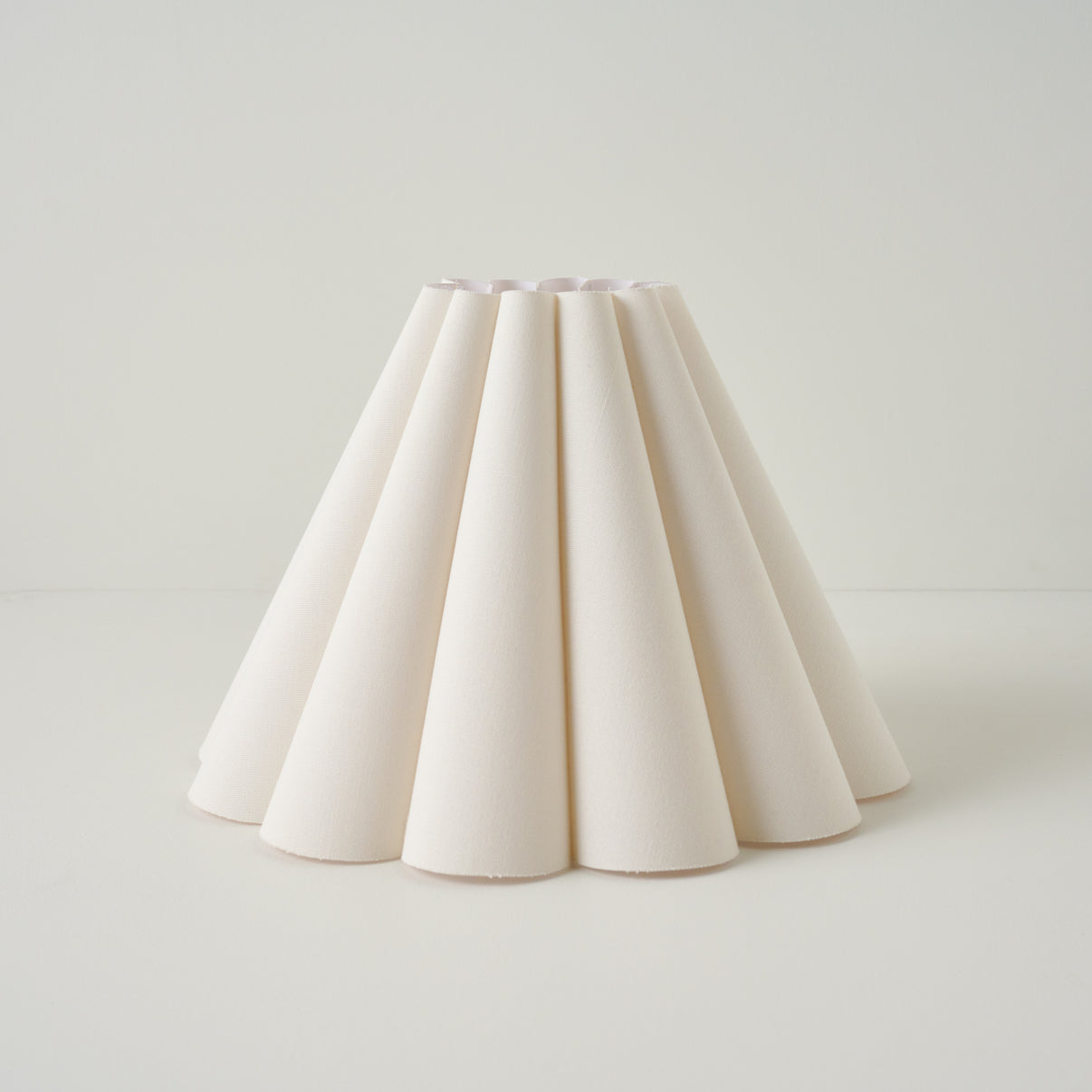 Linen Scallop Shade – Magnolia