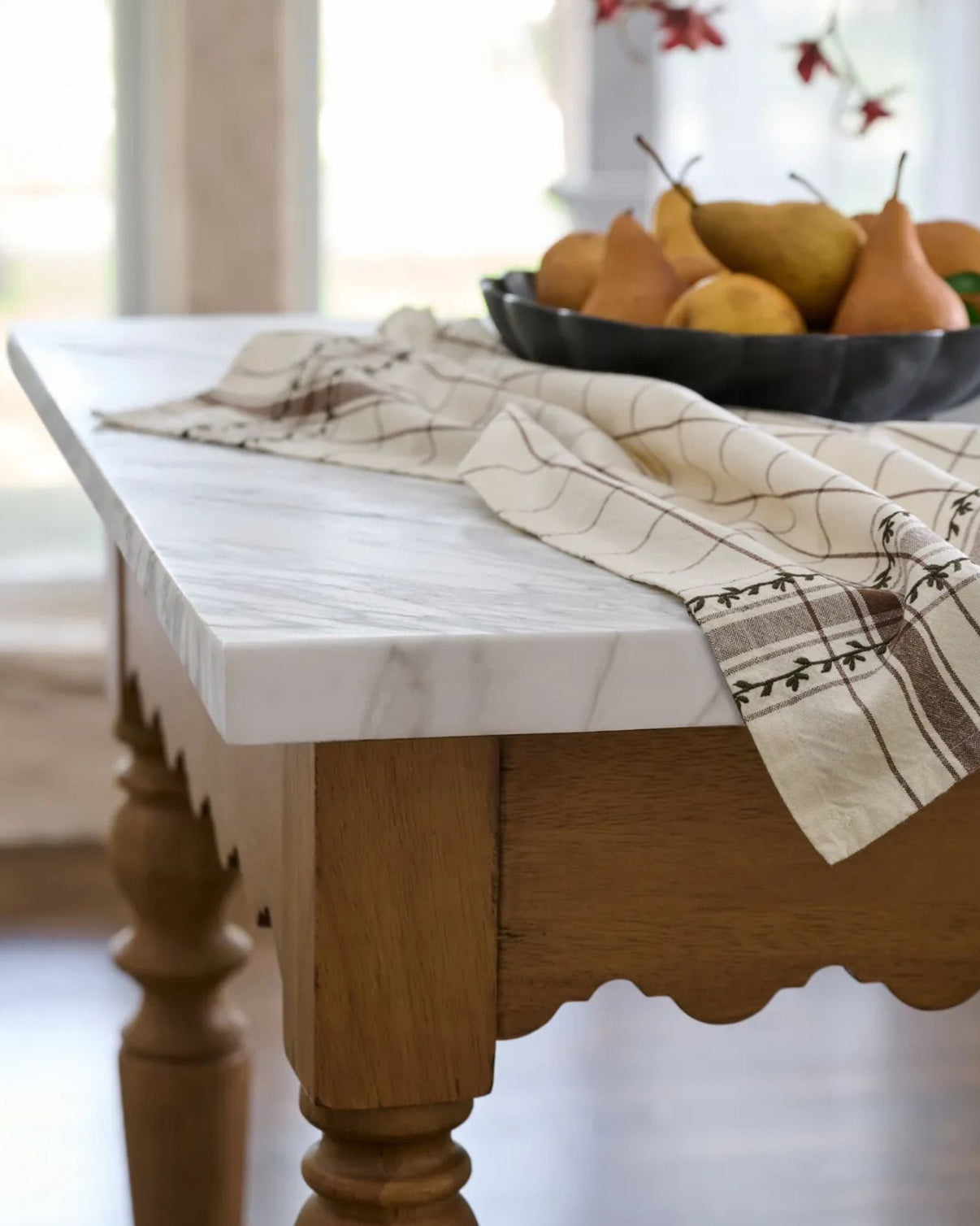 Sadie Scalloped Kitchen Island – Magnolia