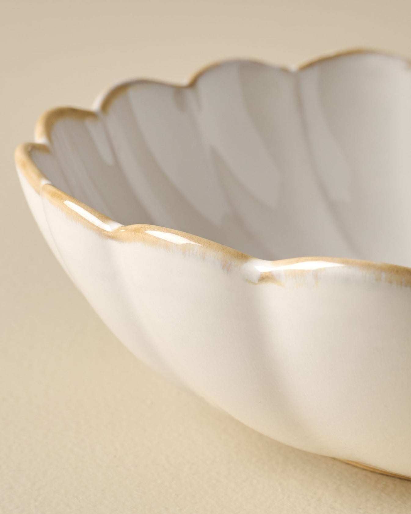 Cream Scalloped Serving Bowl – Magnolia