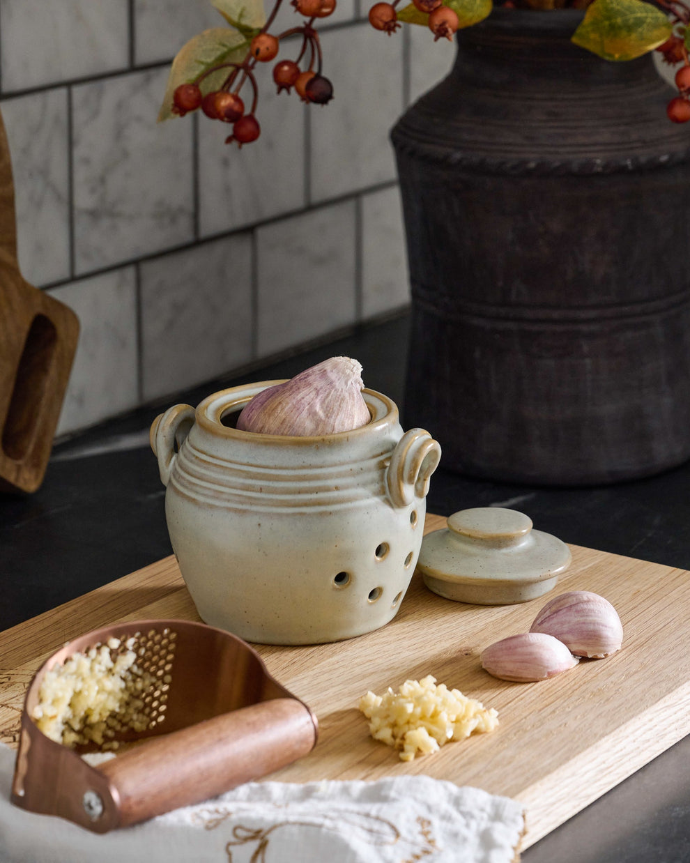 French Grey Garlic Keeper – Magnolia