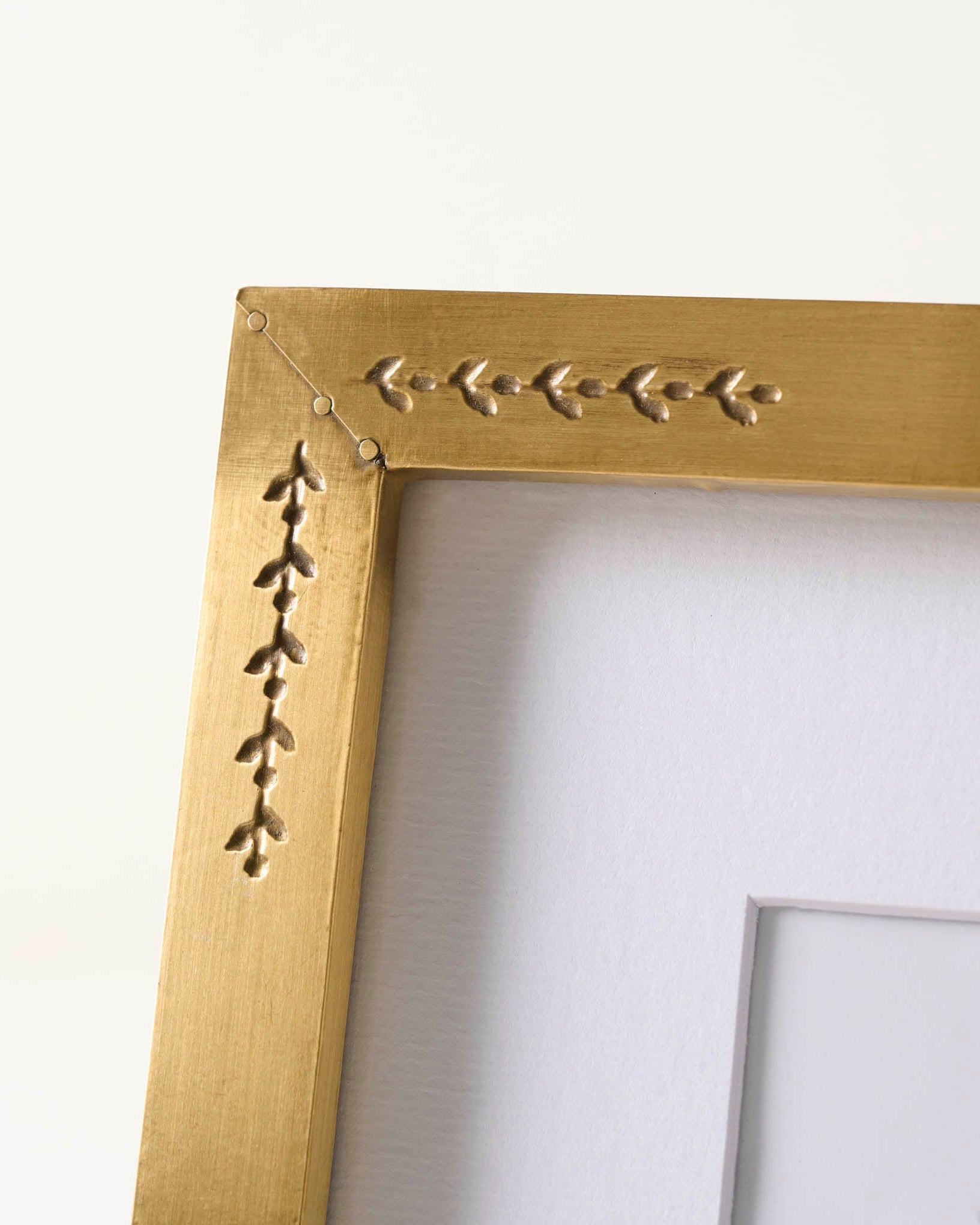 Floral Antique Brass Photo Frame – Magnolia