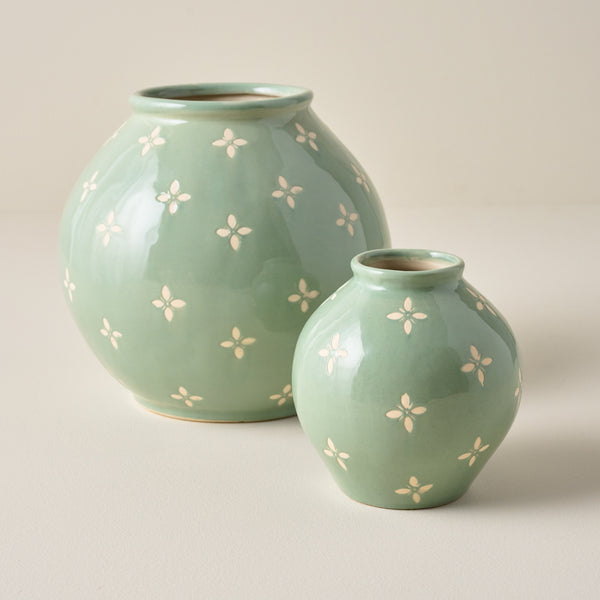 Green and White Luna Vase – Magnolia