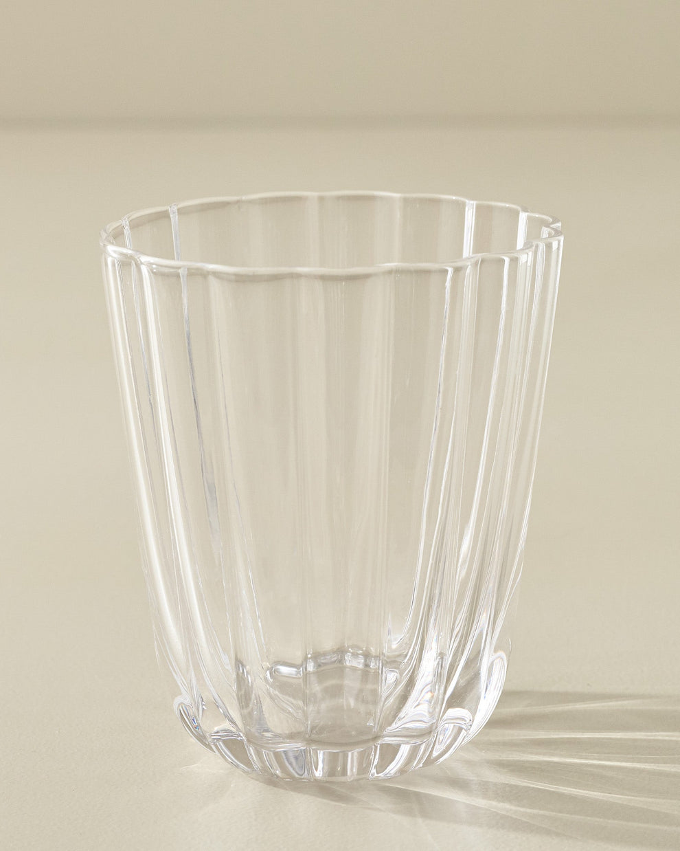 Scalloped Rim Glass Tumbler – Magnolia