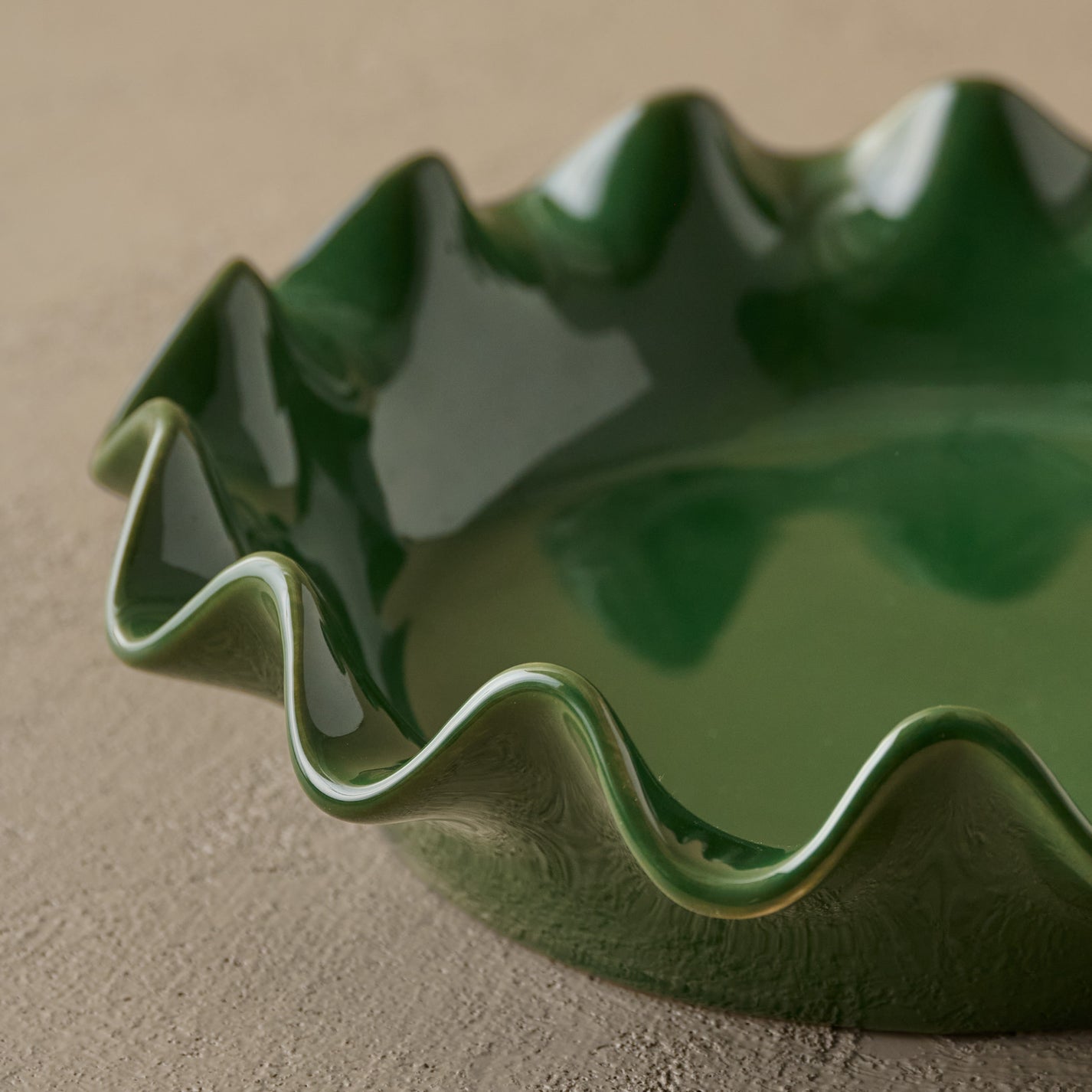 The Cottage Collection Forest Green Scalloped Pie Dish – Magnolia