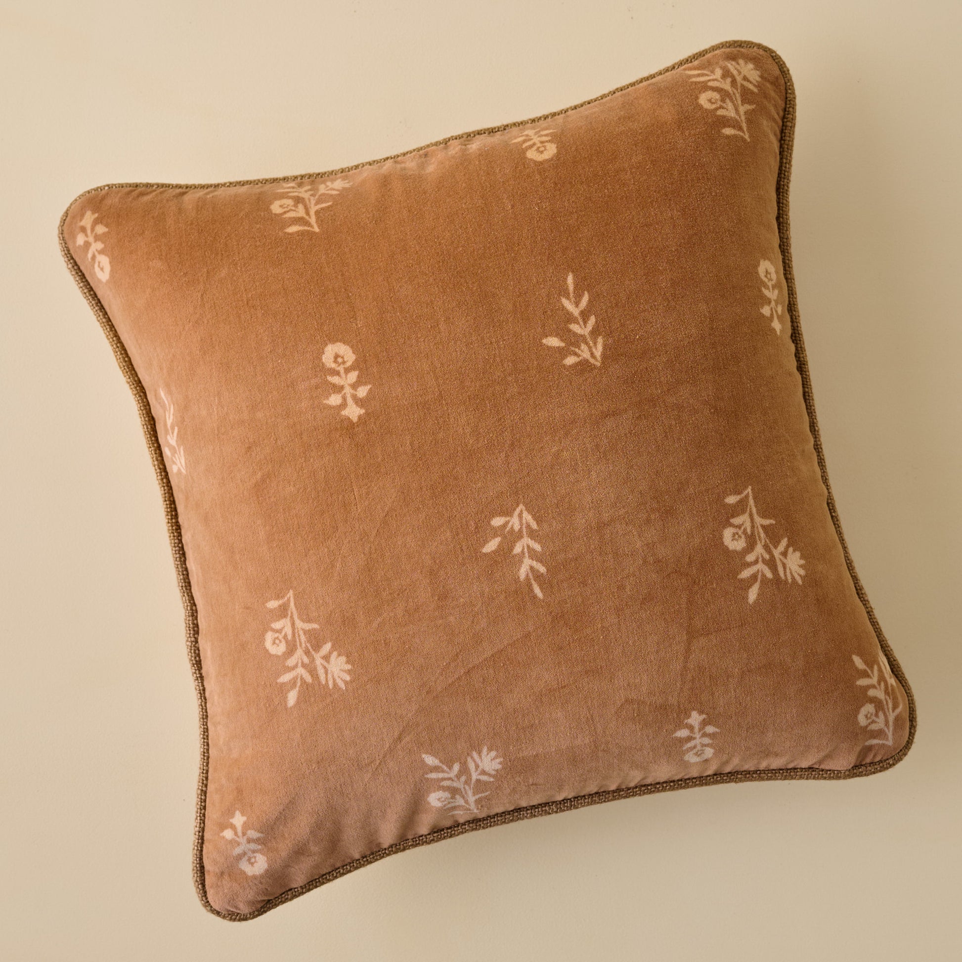Marjorie Velvet Pillow – Magnolia