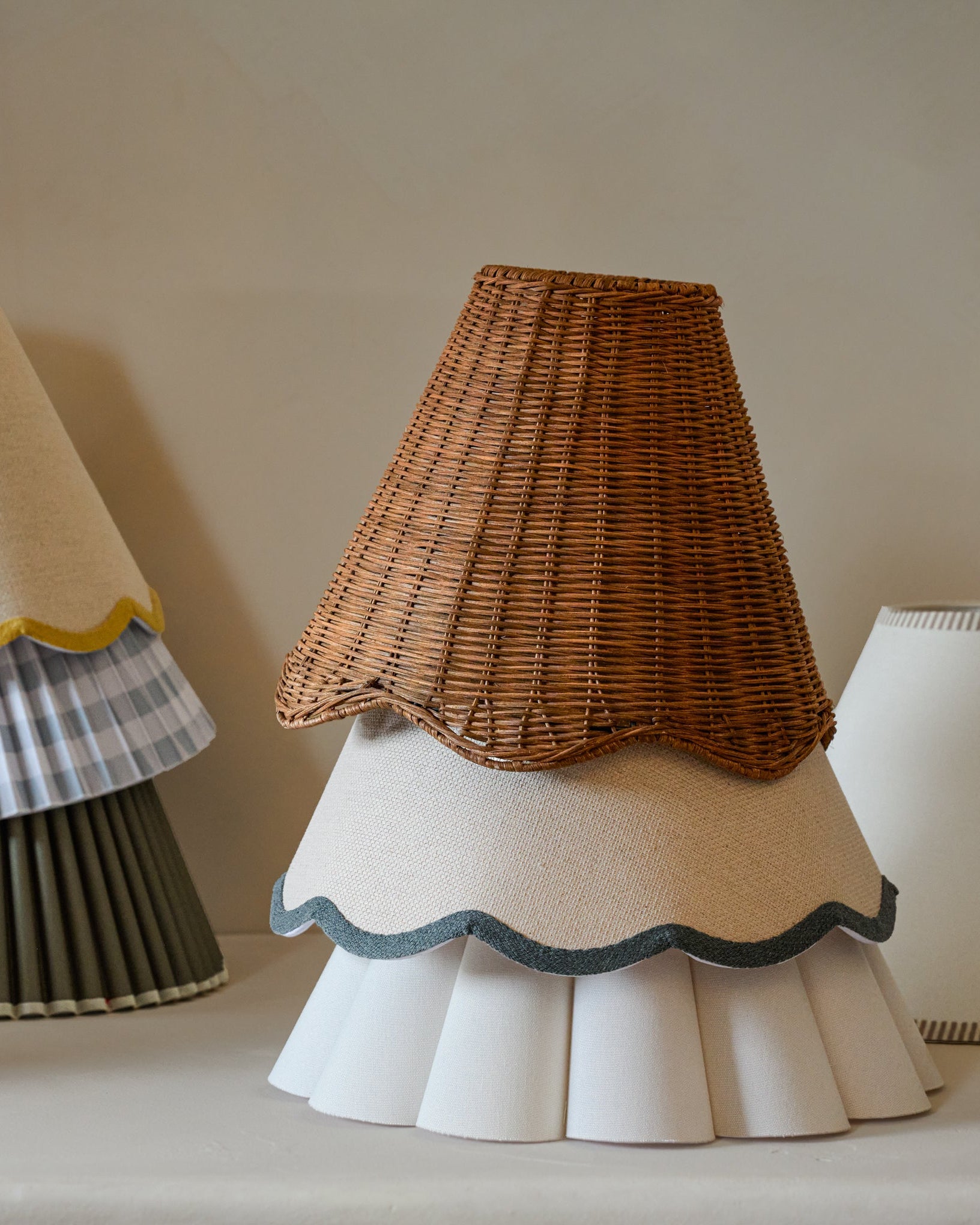 Linen Scallop Shade – Magnolia