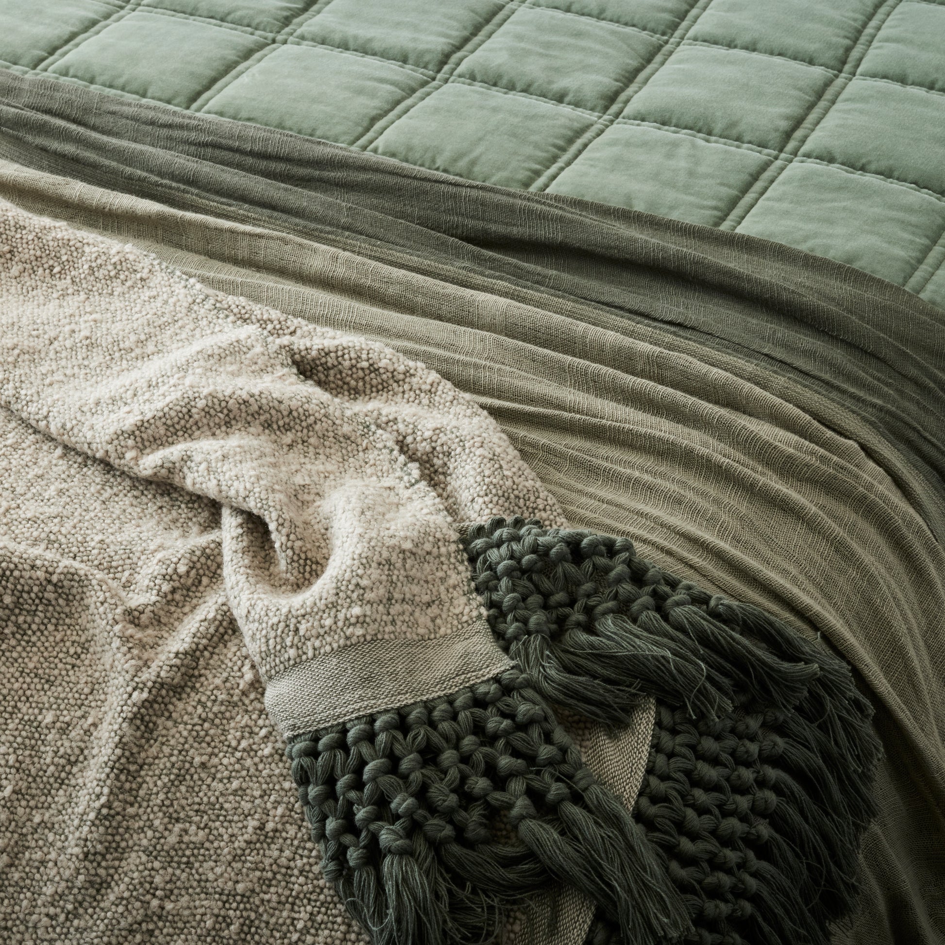 Dusty Green Essential Tassel Throw – Magnolia